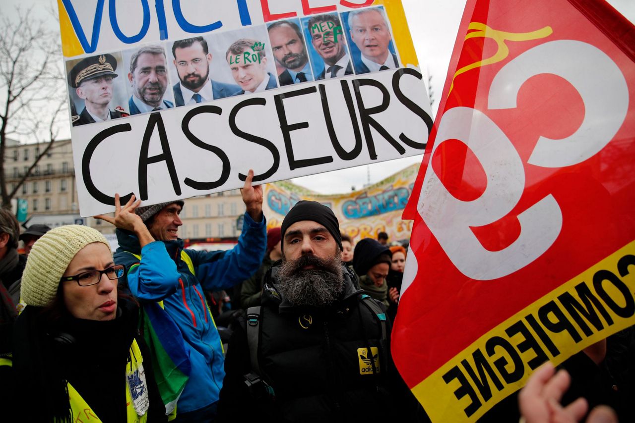 Truckers block roads as French strikes hit weekend travel