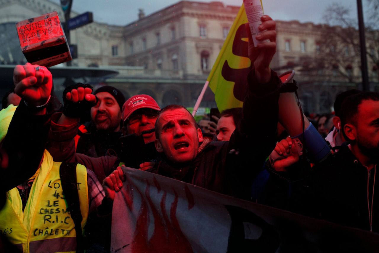 French oil refineries blocked as pension strike hits day 23