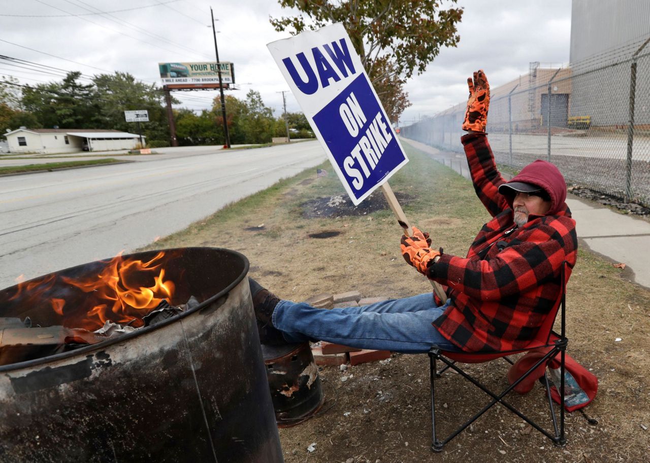 GM and union reach tentative deal that could end strike