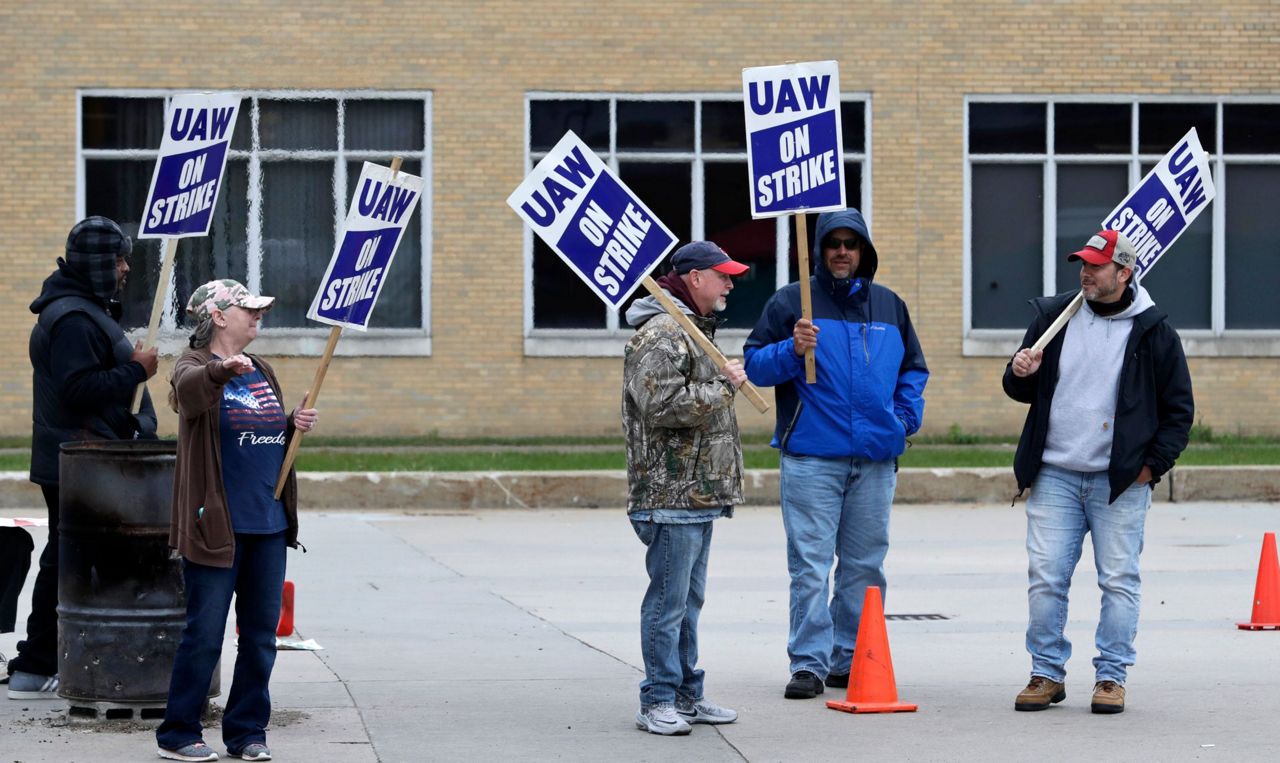GM and union reach tentative deal that could end strike