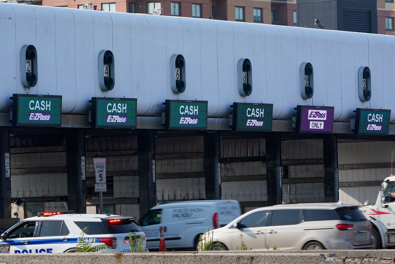 Goodbye to cash tolls, and some notorious history, at bridge