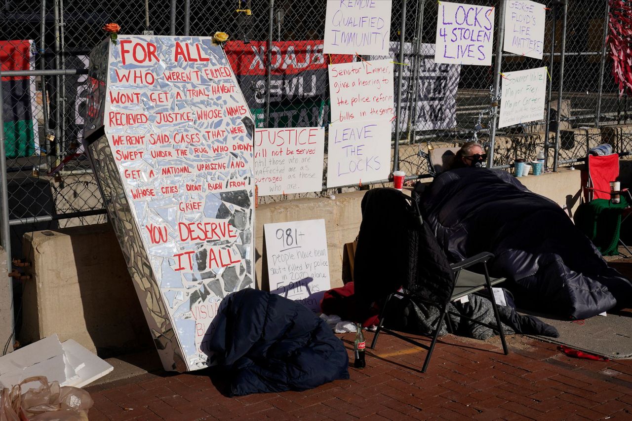 Firefighter blocked from helping Floyd returns to stand