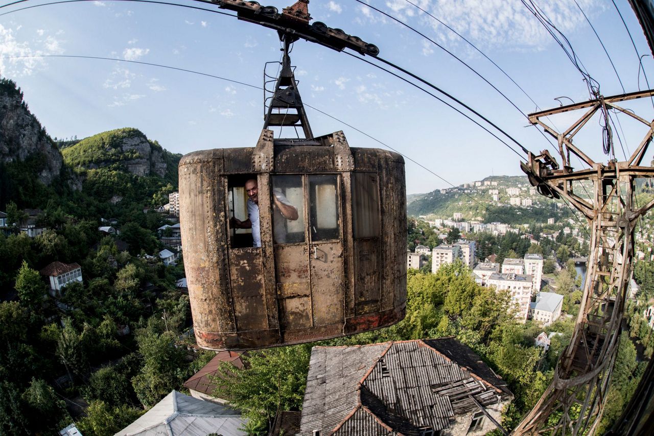 AP PHOTOS: Georgia cable car network makes for wild commute
