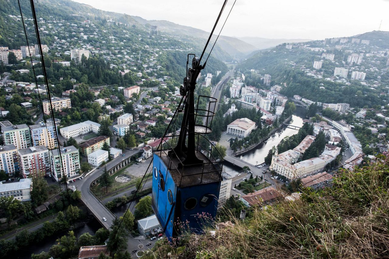 AP PHOTOS: Georgia cable car network makes for wild commute