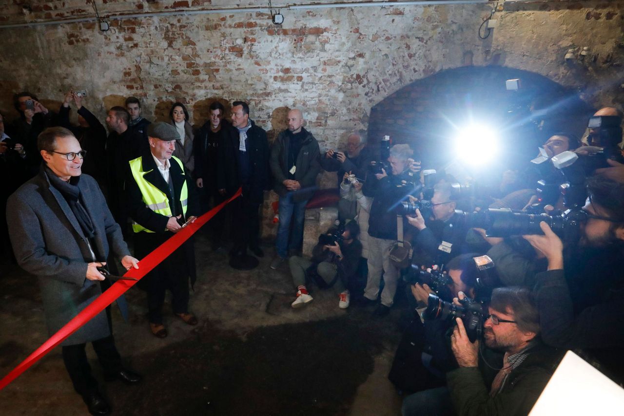 Escape tunnel underneath Berlin Wall opens to public
