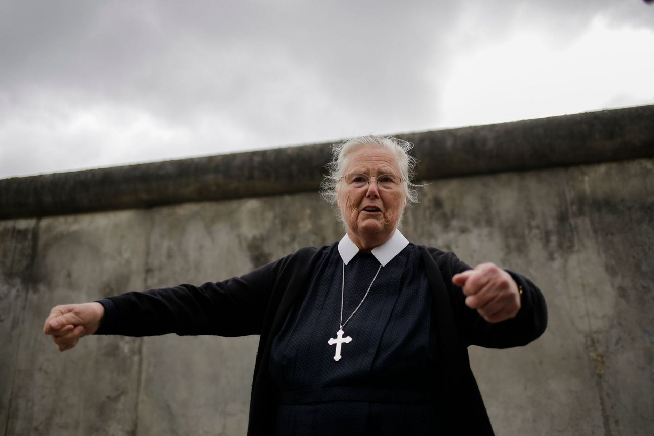 Lutheran sisters recall nursing those wounded at Berlin Wall