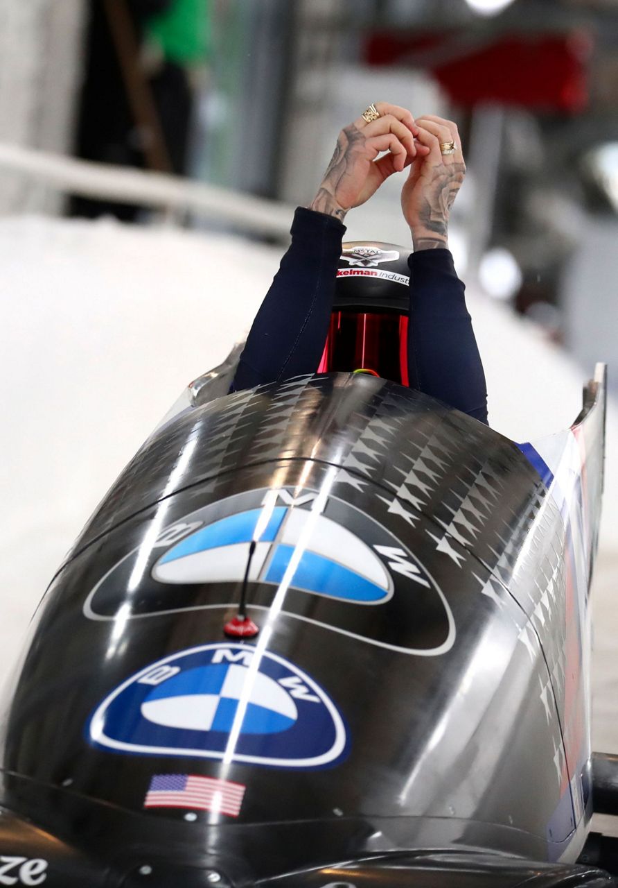 Humphries in contention midway through monobob title race