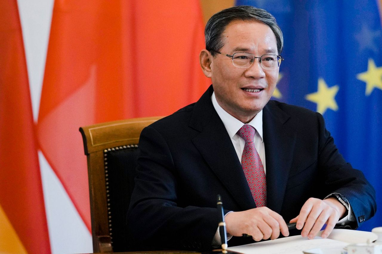 New Chinese premier starts 1st trip abroad to Germany and France