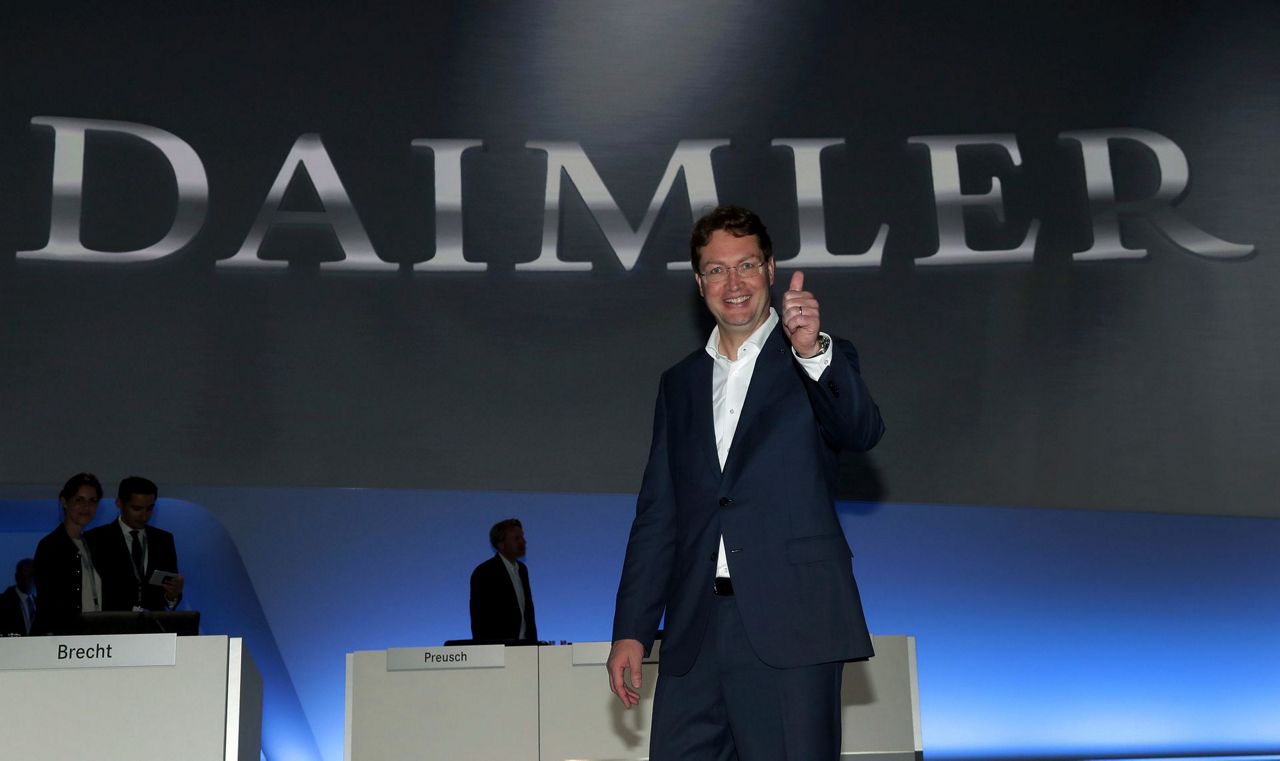 Daimler CEO Zetsche hands over to successor amid tech change