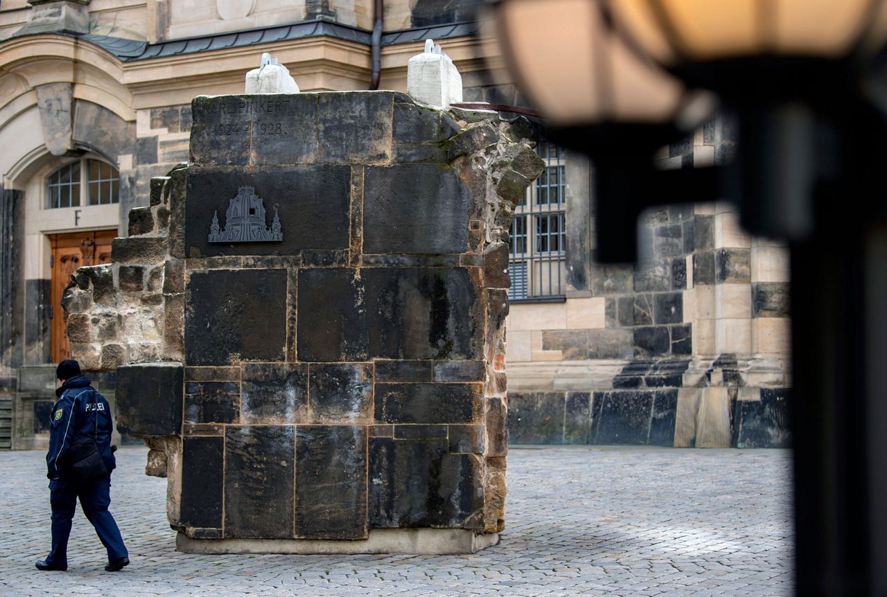 Far right looms as Germany commemorates Dresden bombing