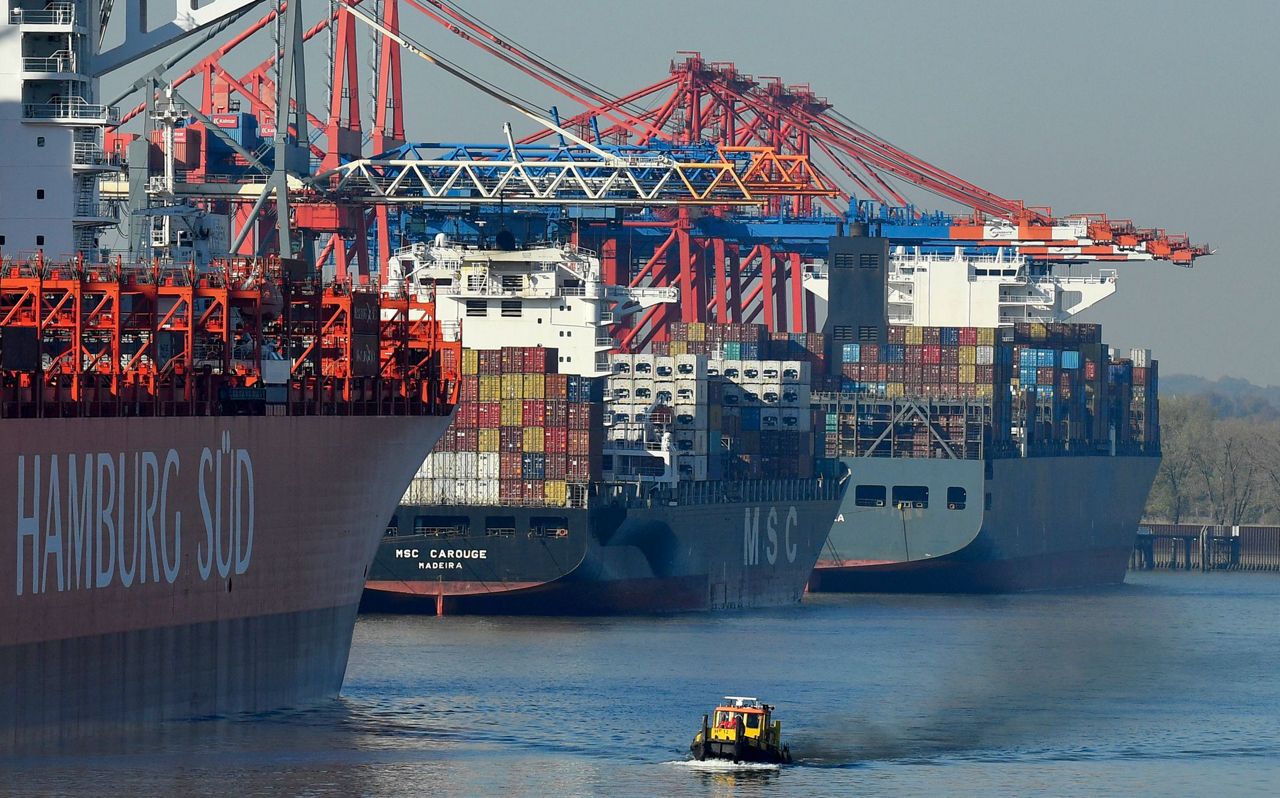 German December exports, imports rise unexpectedly strongly