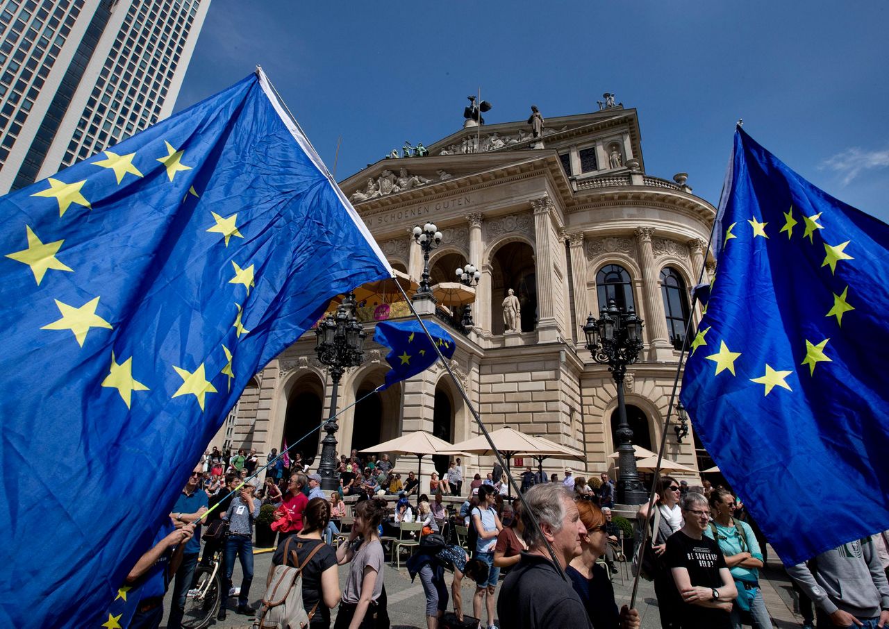 Tens of thousands rally against nationalism before EU votes