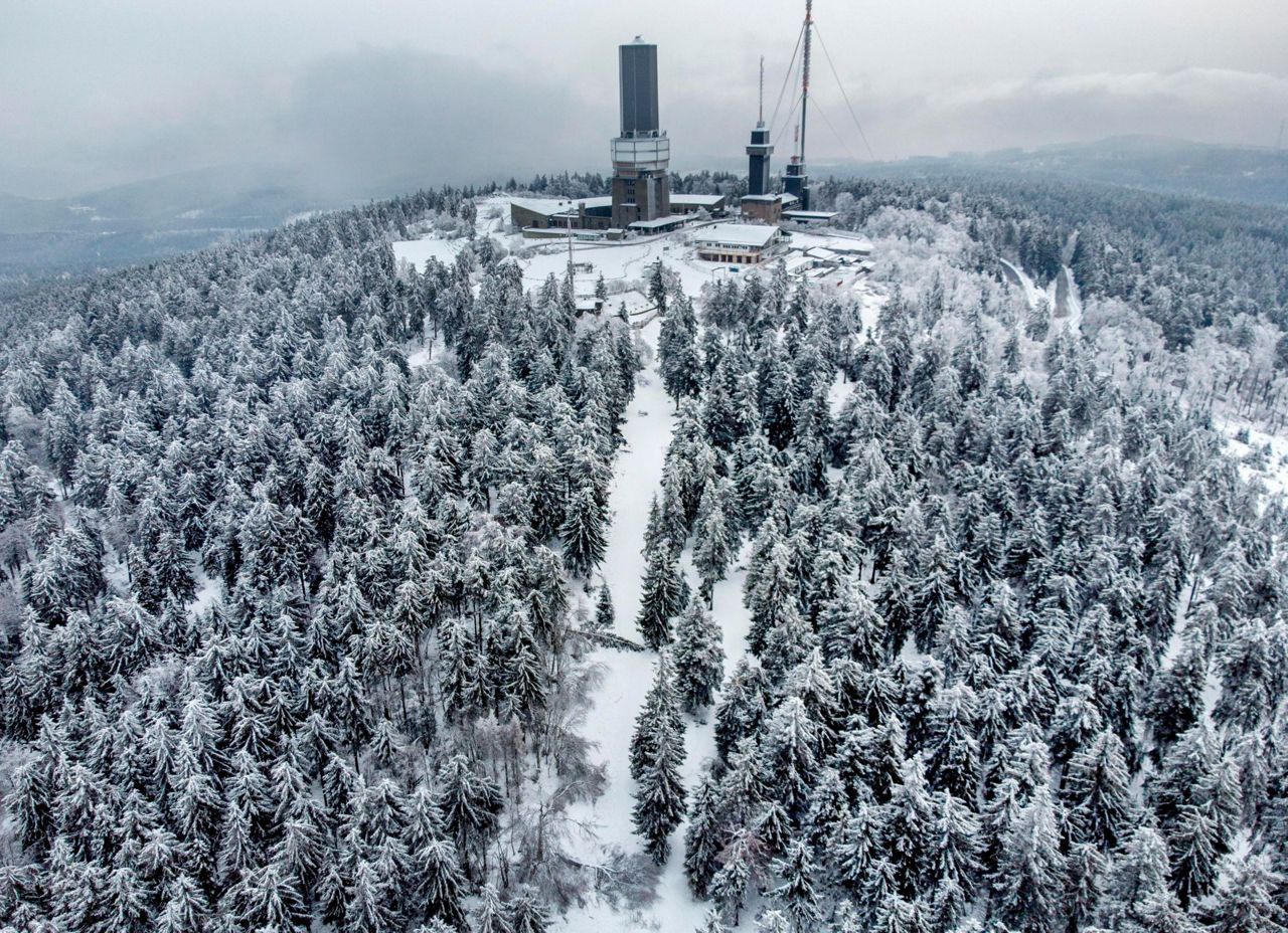 Heavy snow creates severe traffic disruptions in Germany