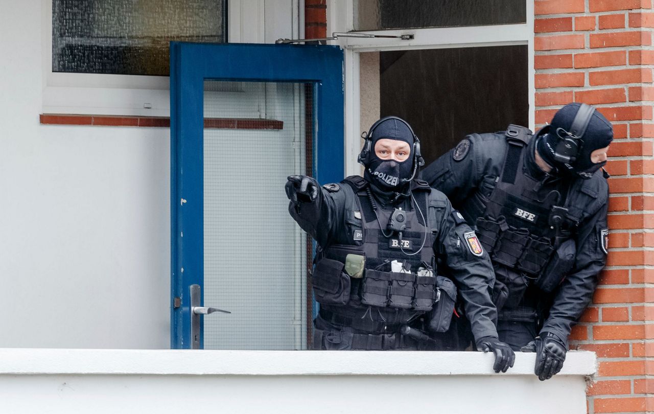 German police raid homes of far-right suspects