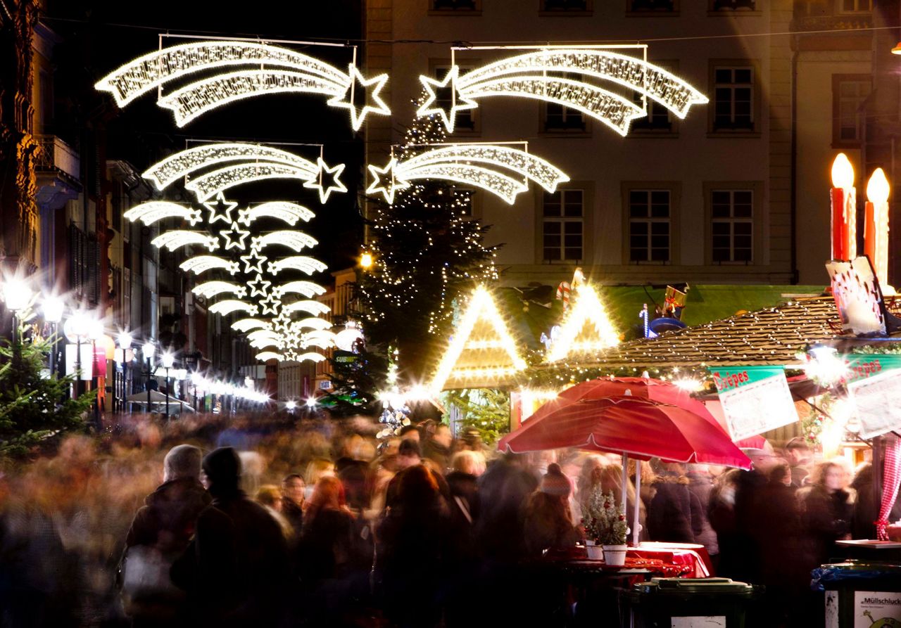 AP PHOTOS: Popular Christmas markets open again in Germany