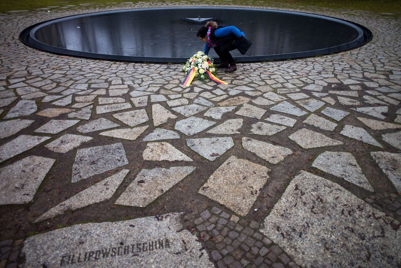 Germany remembers Auschwitz liberation in parliament