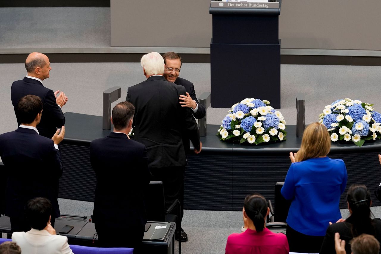 Israeli president gives broad speech to Germany's parliament