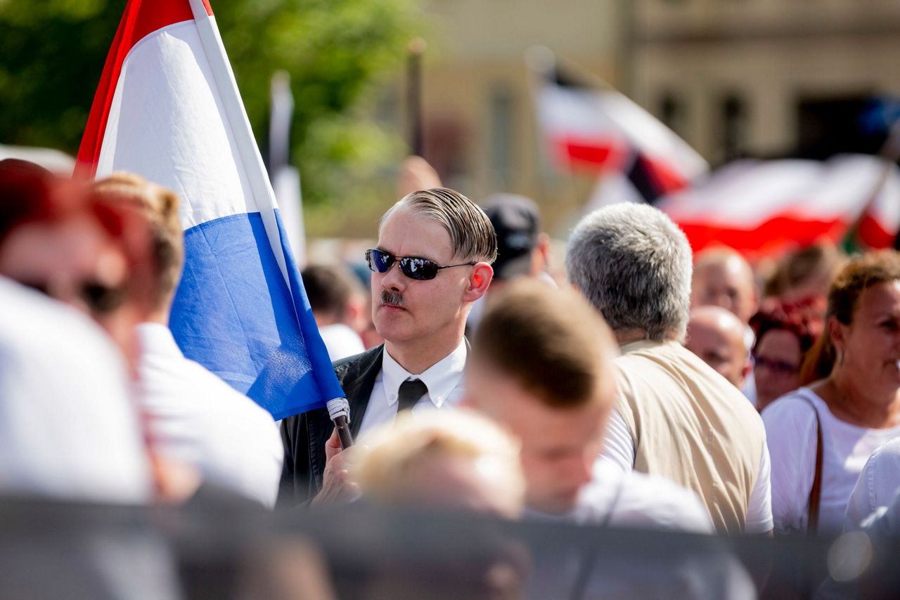 Hundreds of neo-Nazis march in Berlin, protected by police