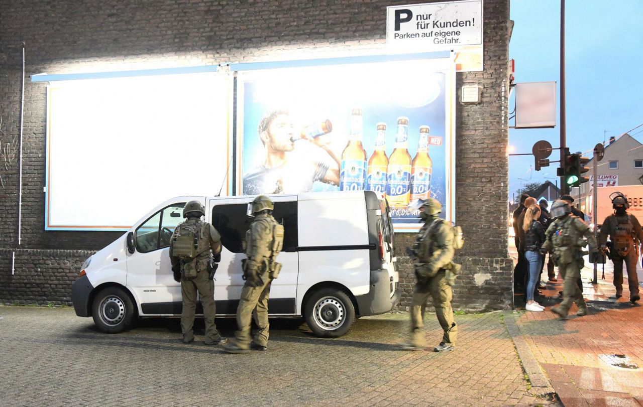 Police raiding homes of Iraqi gang in western Germany