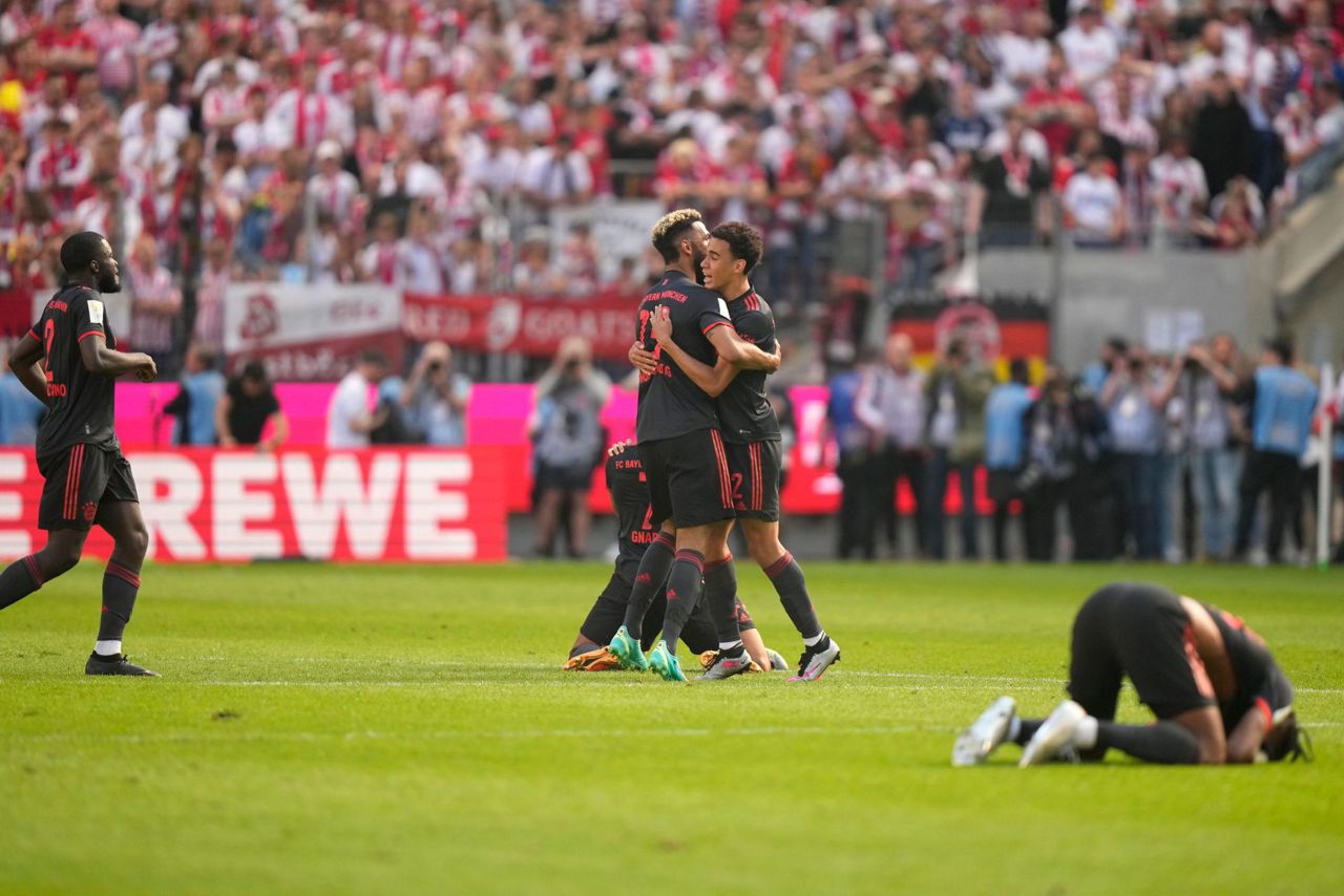 Bayern Munich wins record-extending 11th consecutive Bundesliga title