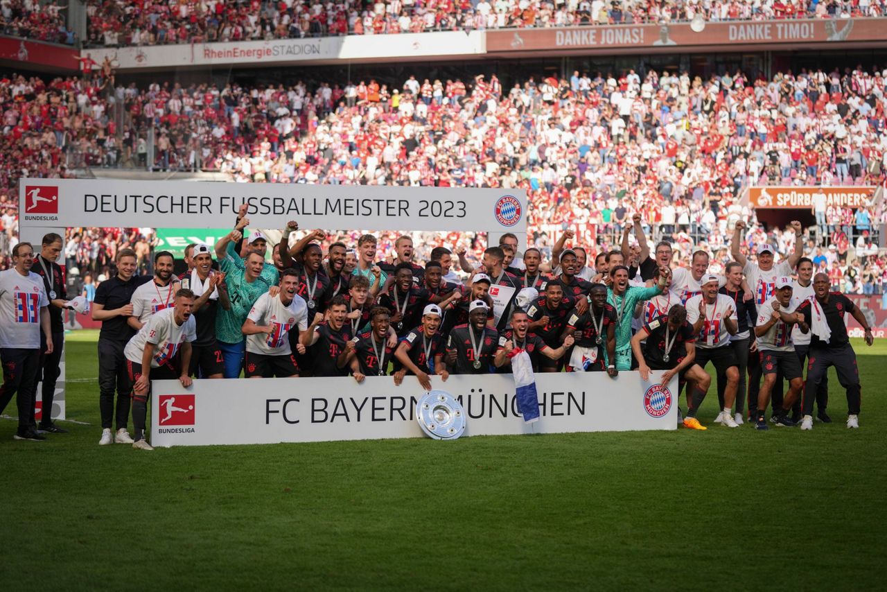 Bayern Munich wins record-extending 11th consecutive Bundesliga title