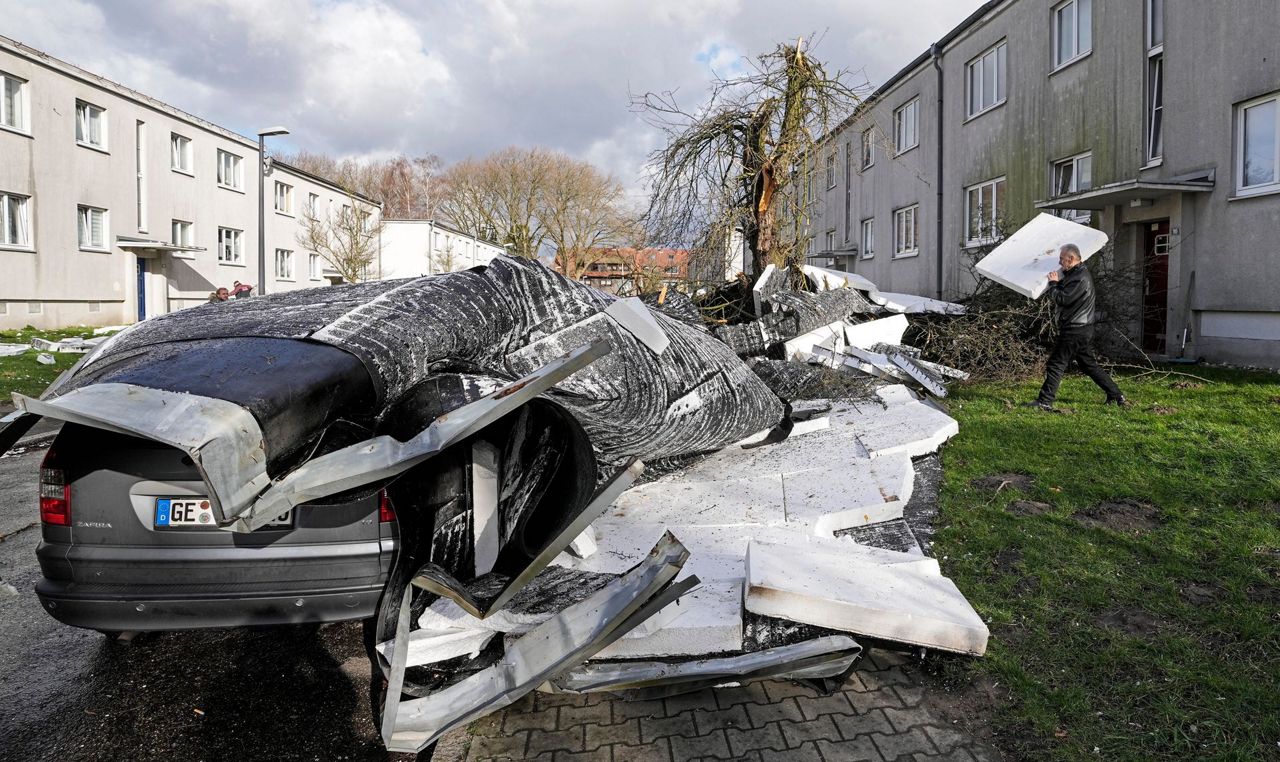 Storm sweeps Germany, causing damage, delays; 2nd in sight