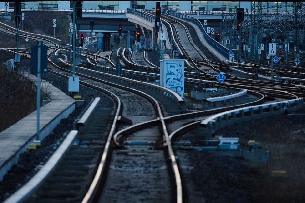 Strike over pay paralyzes rail, air travel in Germany