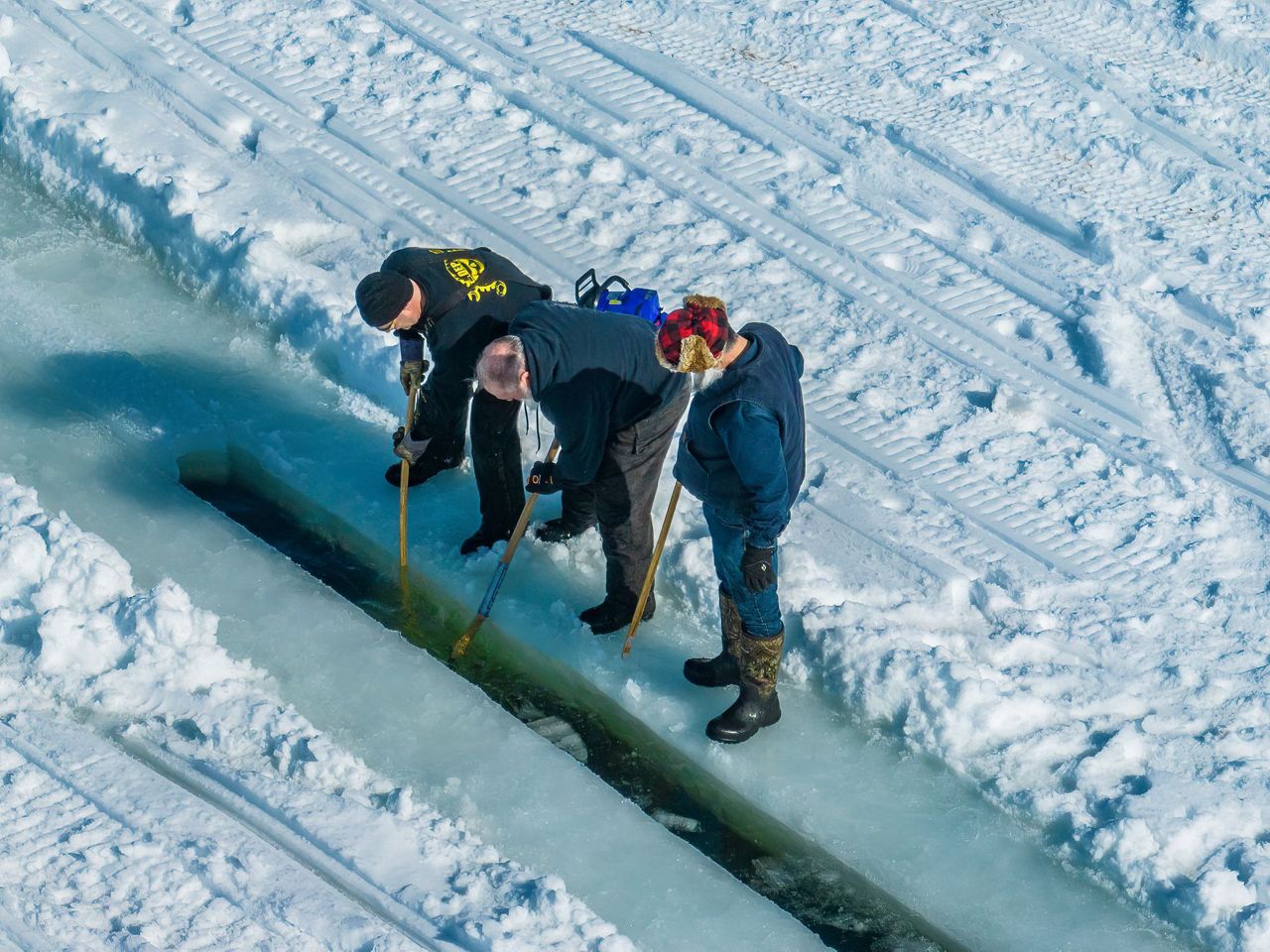 Maine ice disk on frozen lake measures 541 meters across