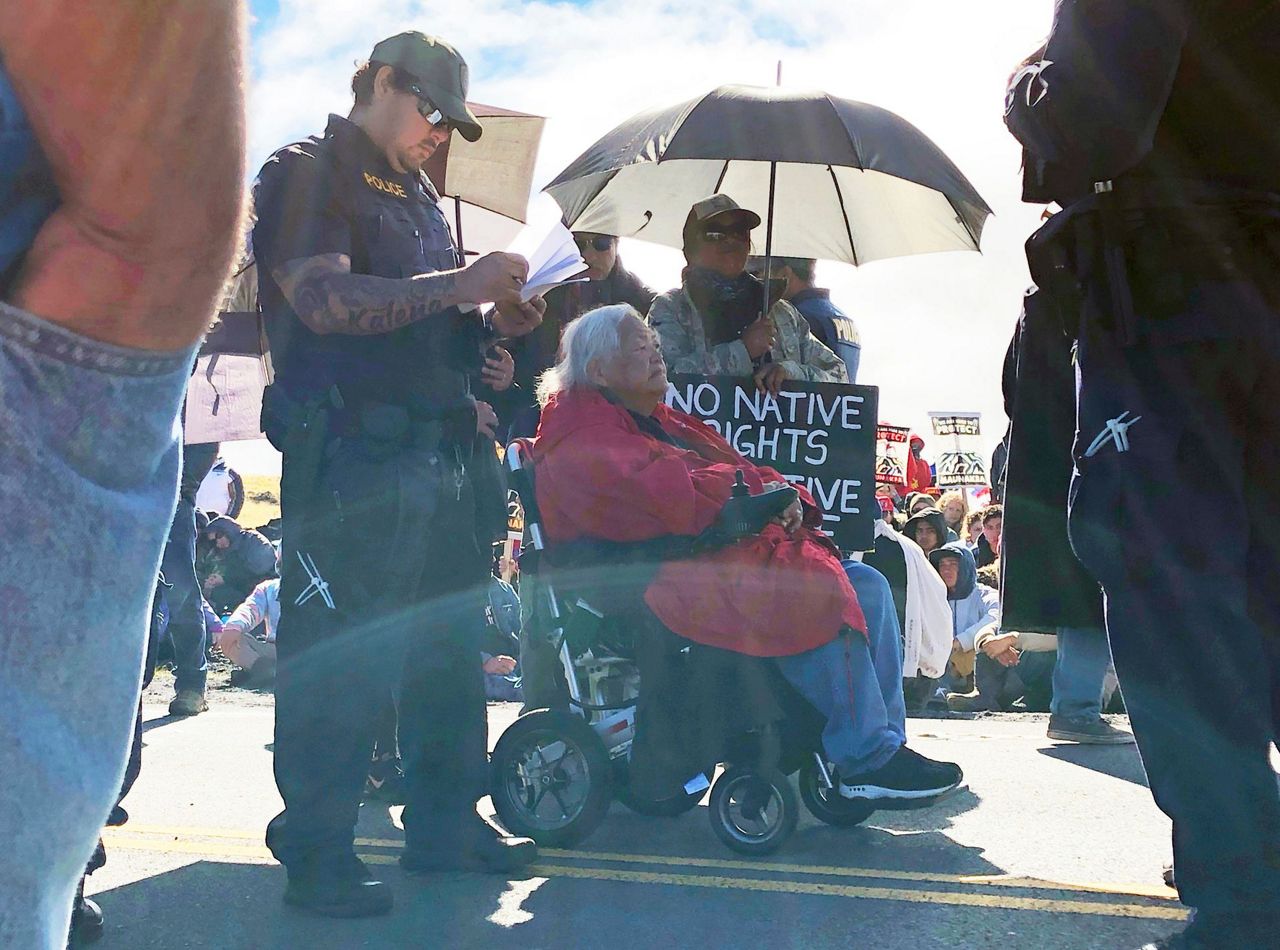 Hawaii expands power to block telescope protesters