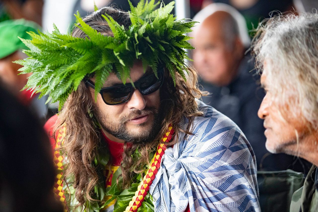 Jason Momoa visits protesters blocking new Hawaii telescope