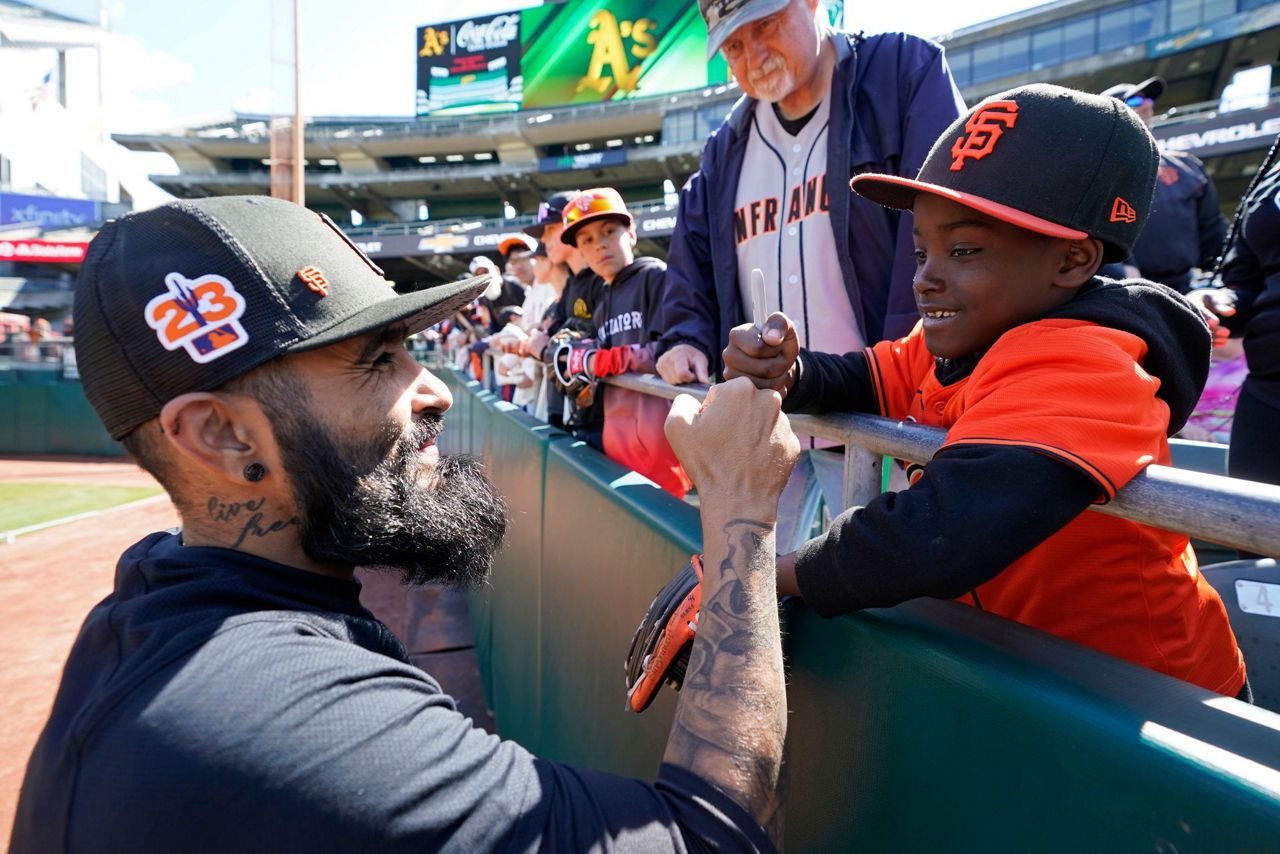 Sergio Romo retires as Giant after pitching one final time