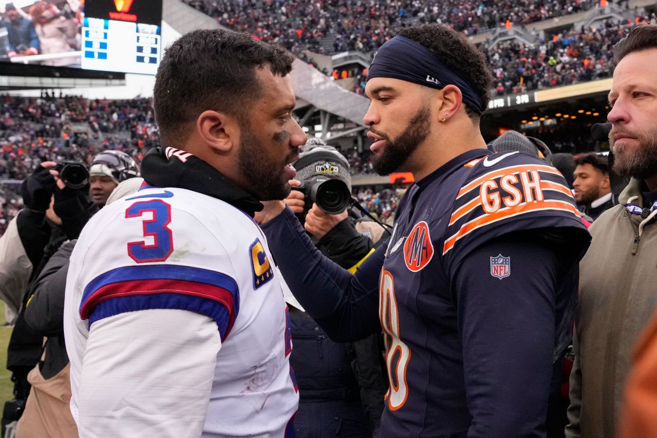 Russell Wilson wants to stay with the Giants. He also wants to play in ...