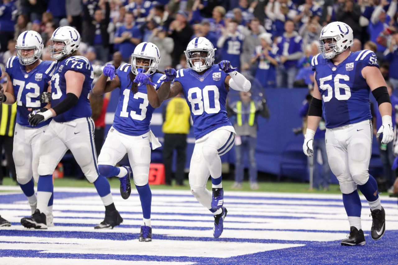 Luck keeps Colts in playoff hunt with 28-27 win over Giants