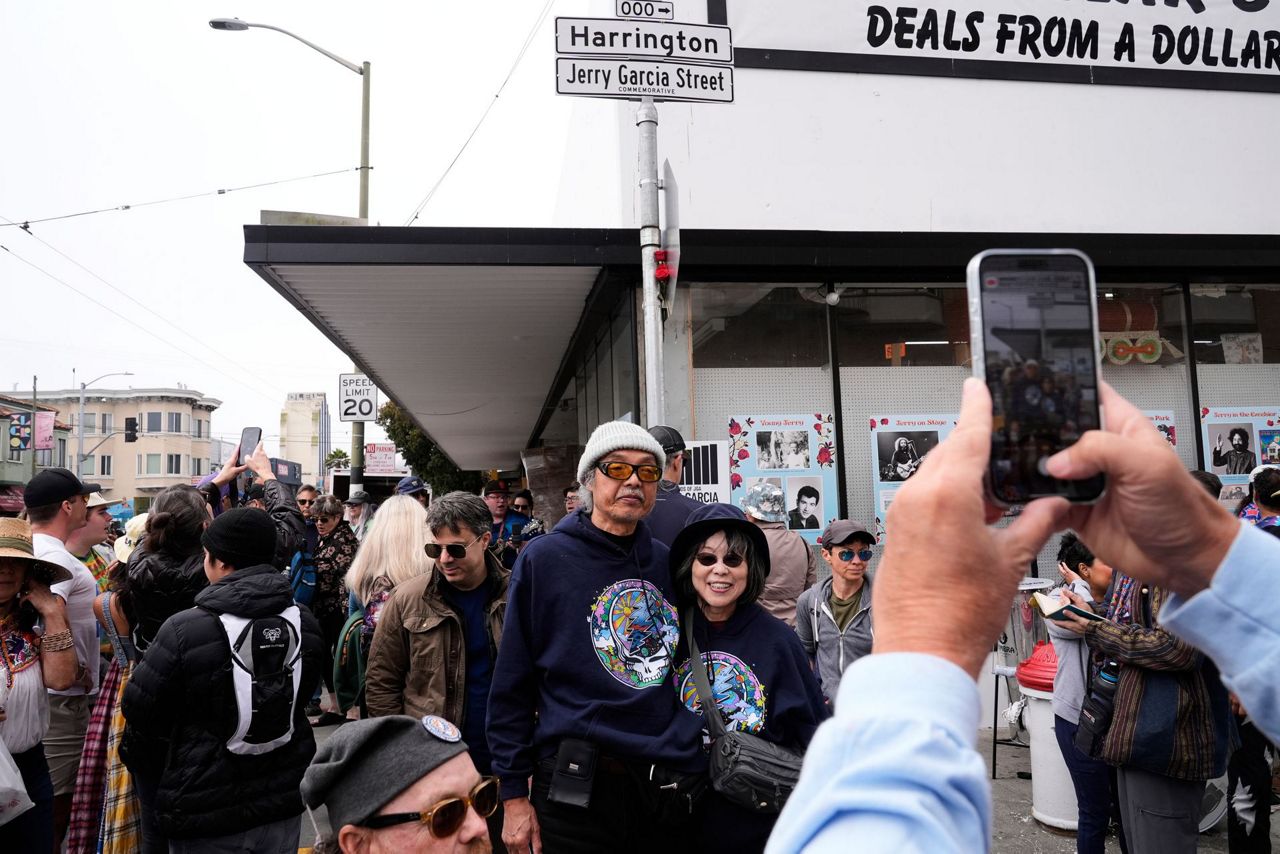 Grateful Dead guitarist Jerry Garcia has childhood street named for him ...