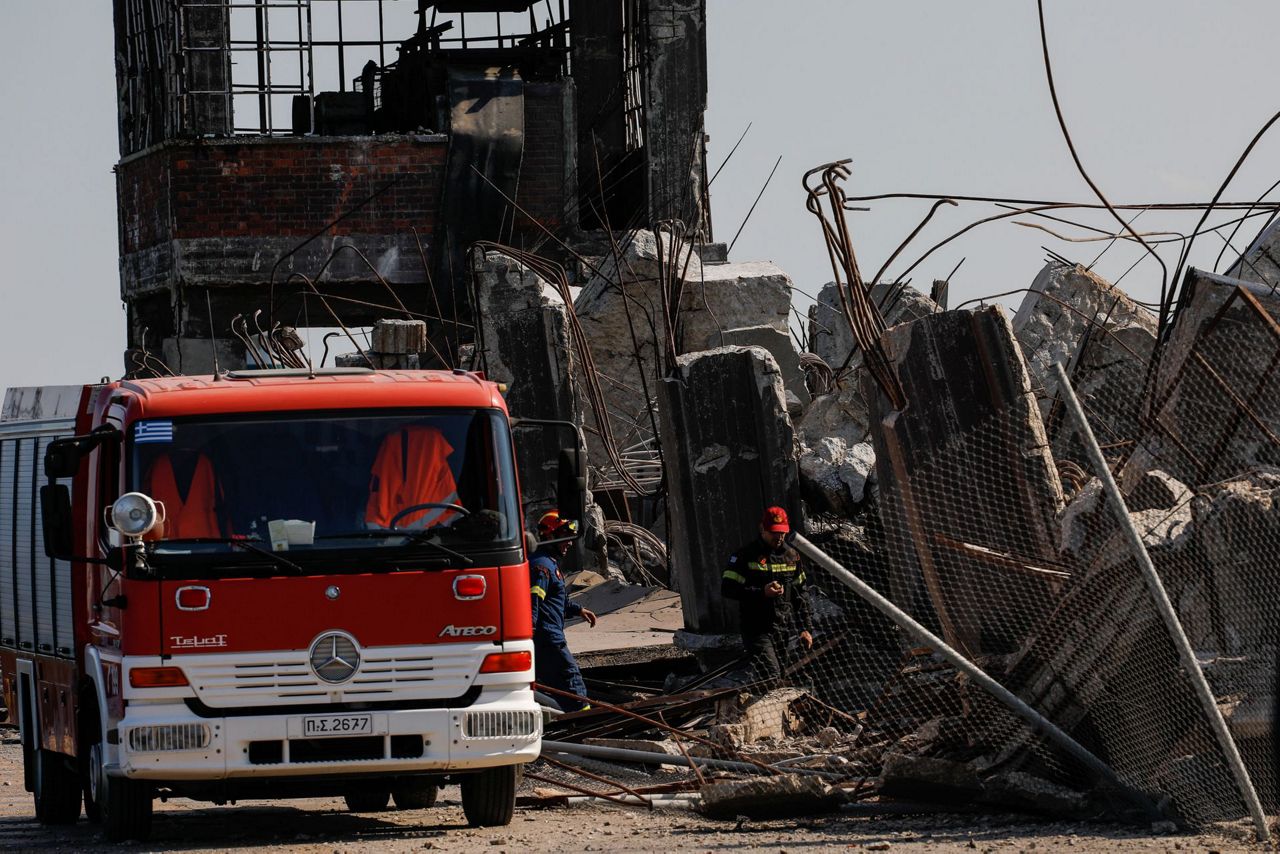Greeks in Athens run into streets after 5.1 magnitude quake