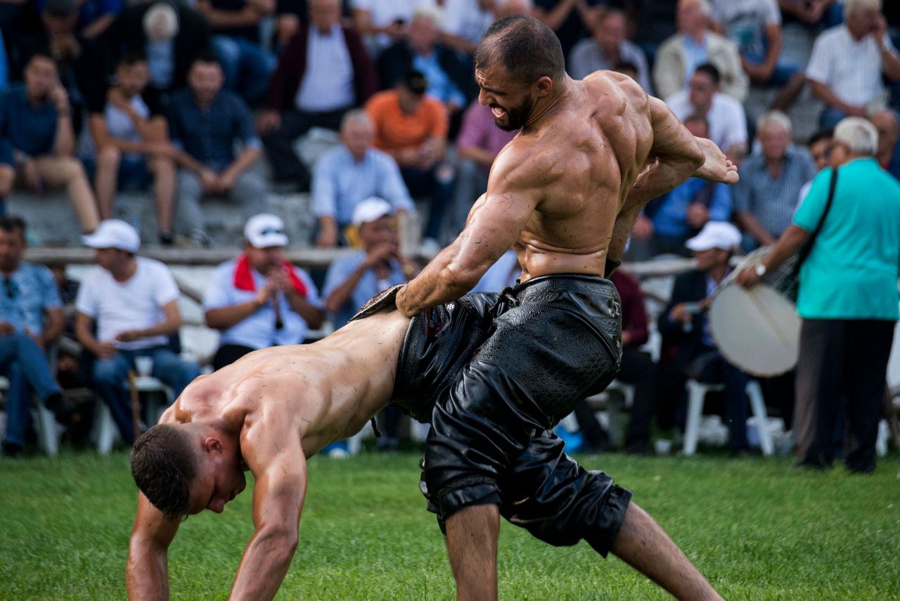 AP PHOTOS: Oil wrestling practiced with devotion in Greece