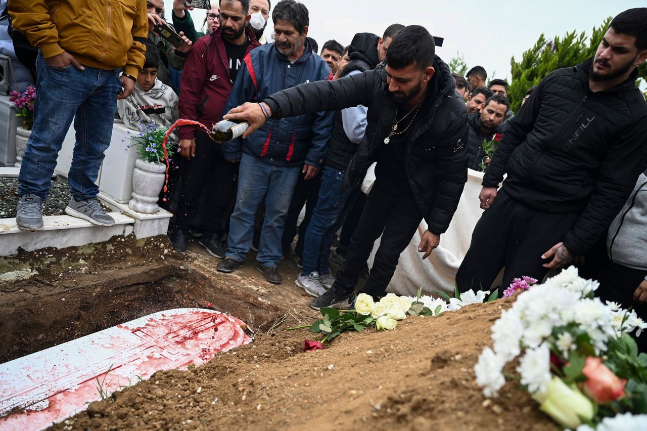 Greece: Funeral for Roma teenager shot by police