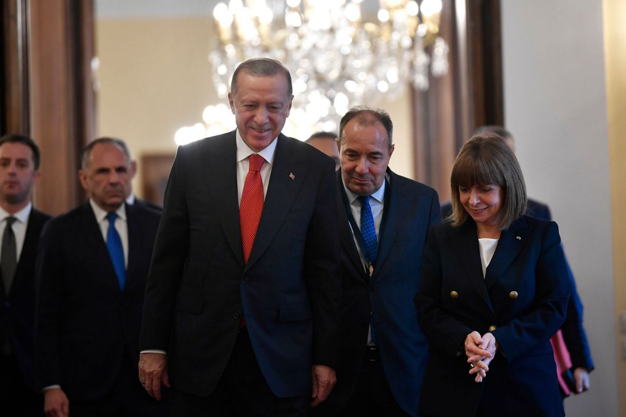 Turkish, Greek leaders signal markedly improved ties between the two ...