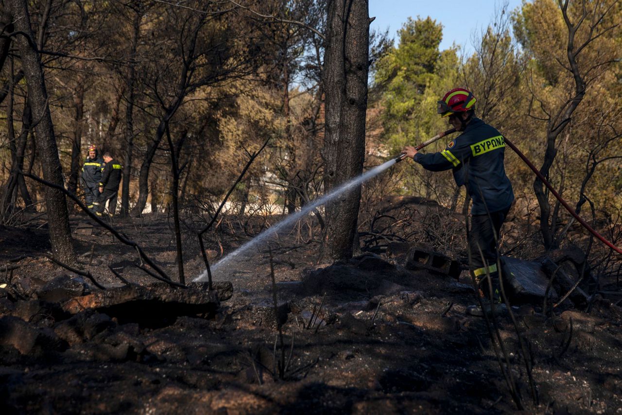 Greece: Fire threatens homes a year after deadly blaze
