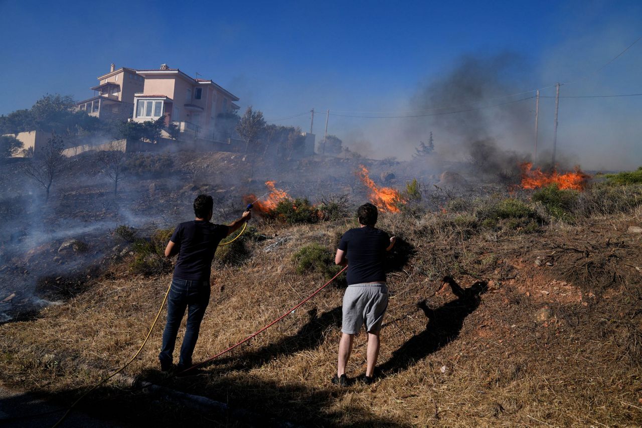 Fires threaten Athens' hillside suburbs for second day