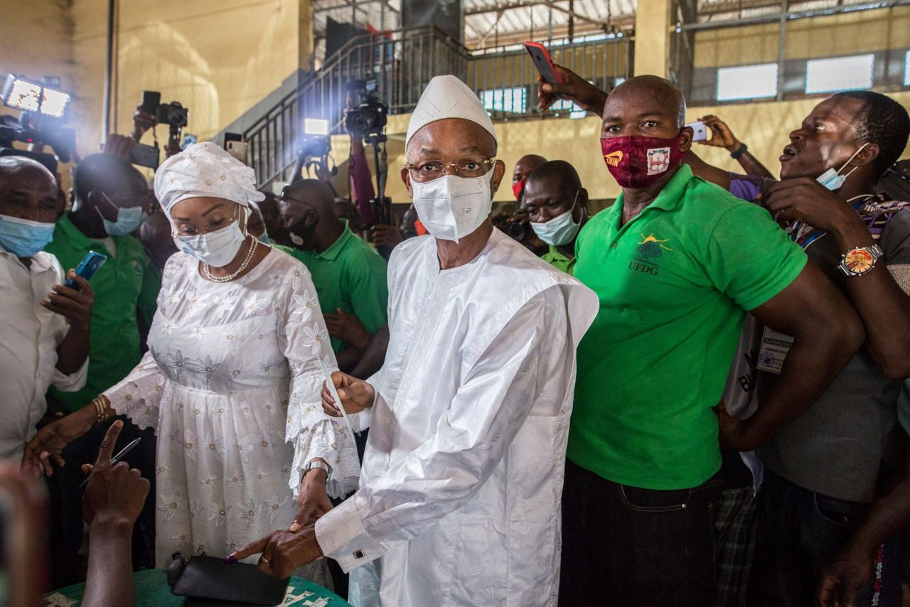 Guinea's president seeks to extend decade in power