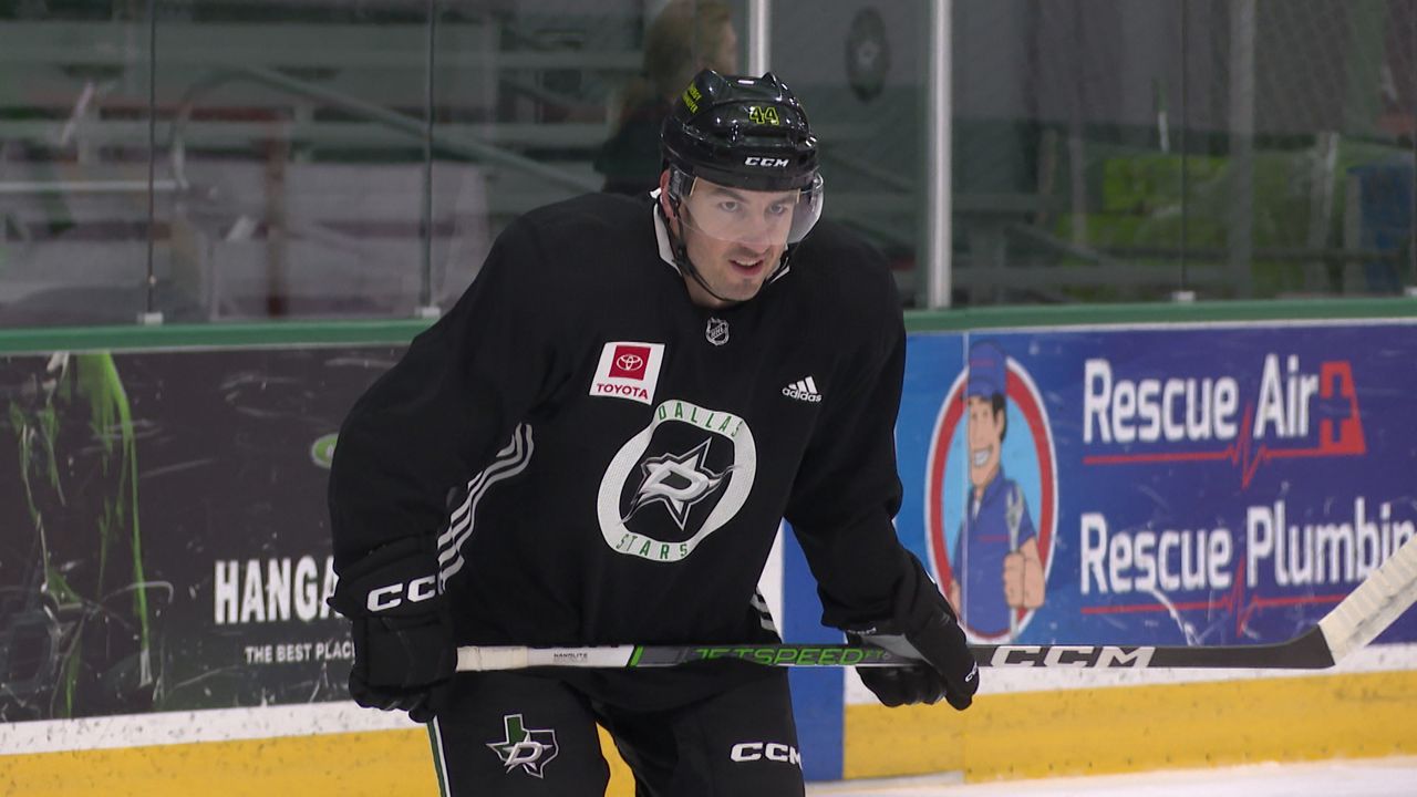 How Joel Hanley excels in the Stars 7th defenseman slot