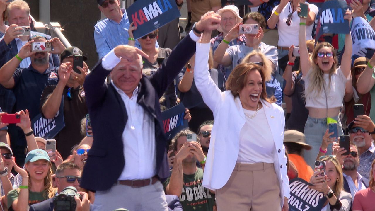 Harris, Walz rally in western Wisconsin