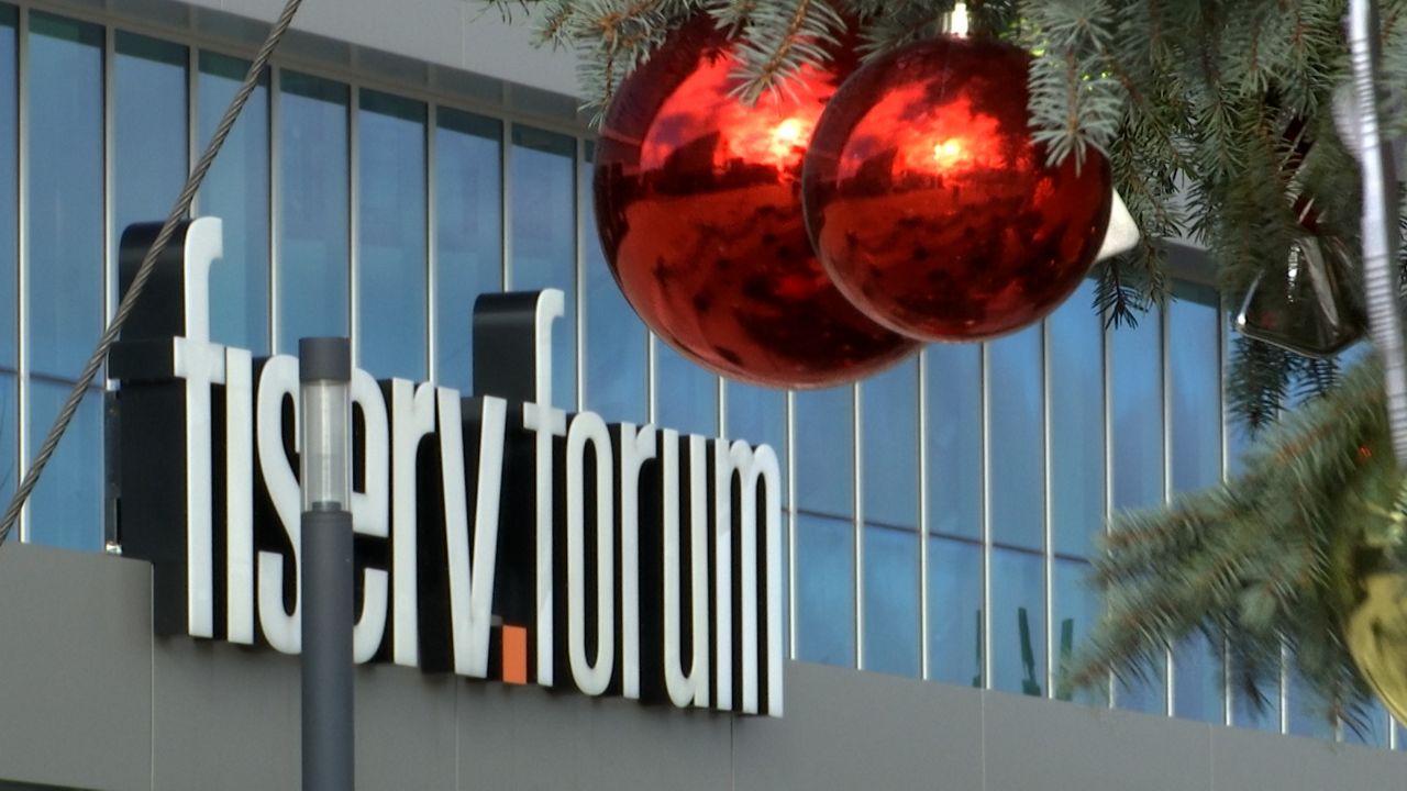 Milwaukee welcomes 4th Annual Kwik Trip Holiday Face-Off