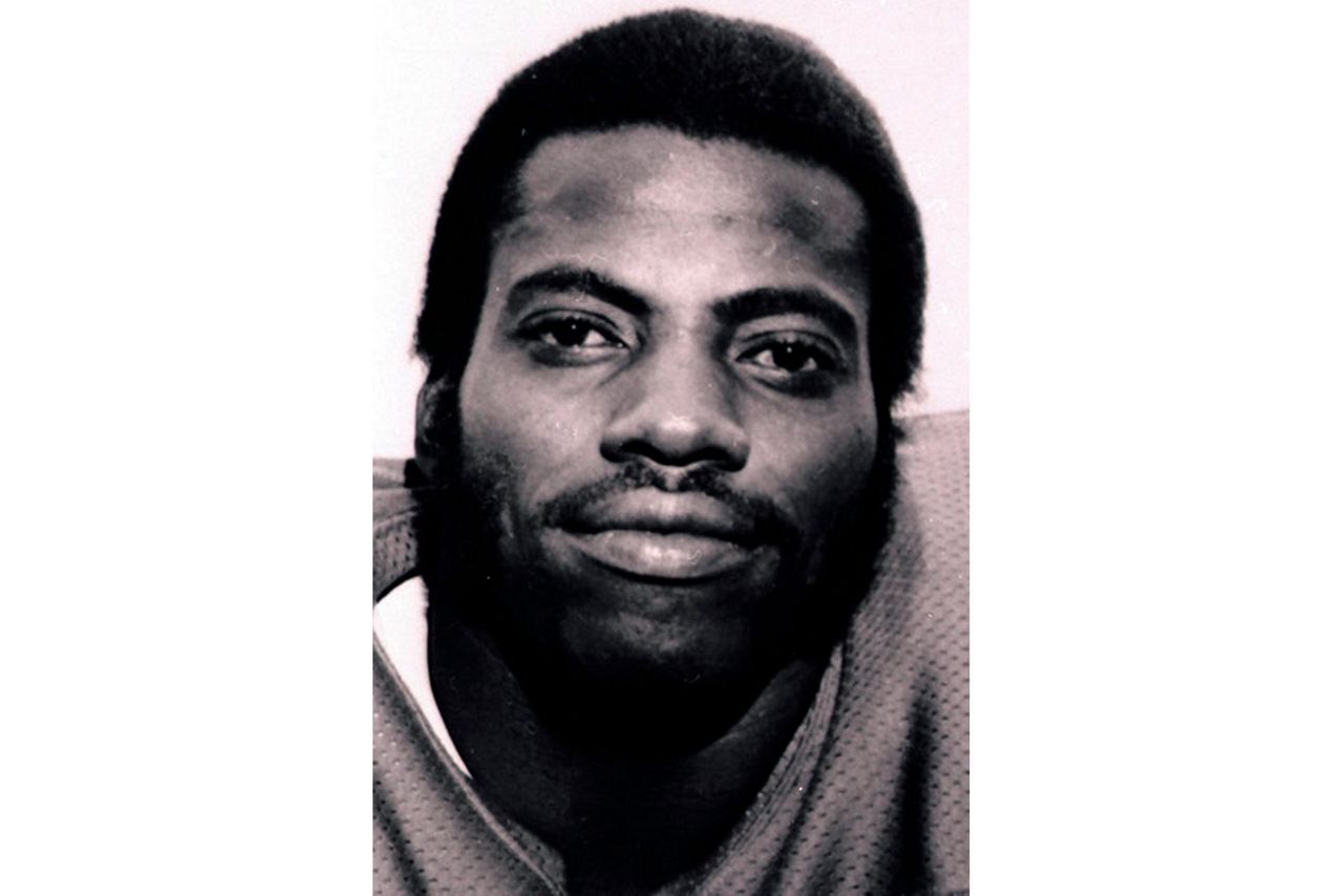 Fred Dean, 68, fearsome pass rusher in 49ers' dynasty, dies
