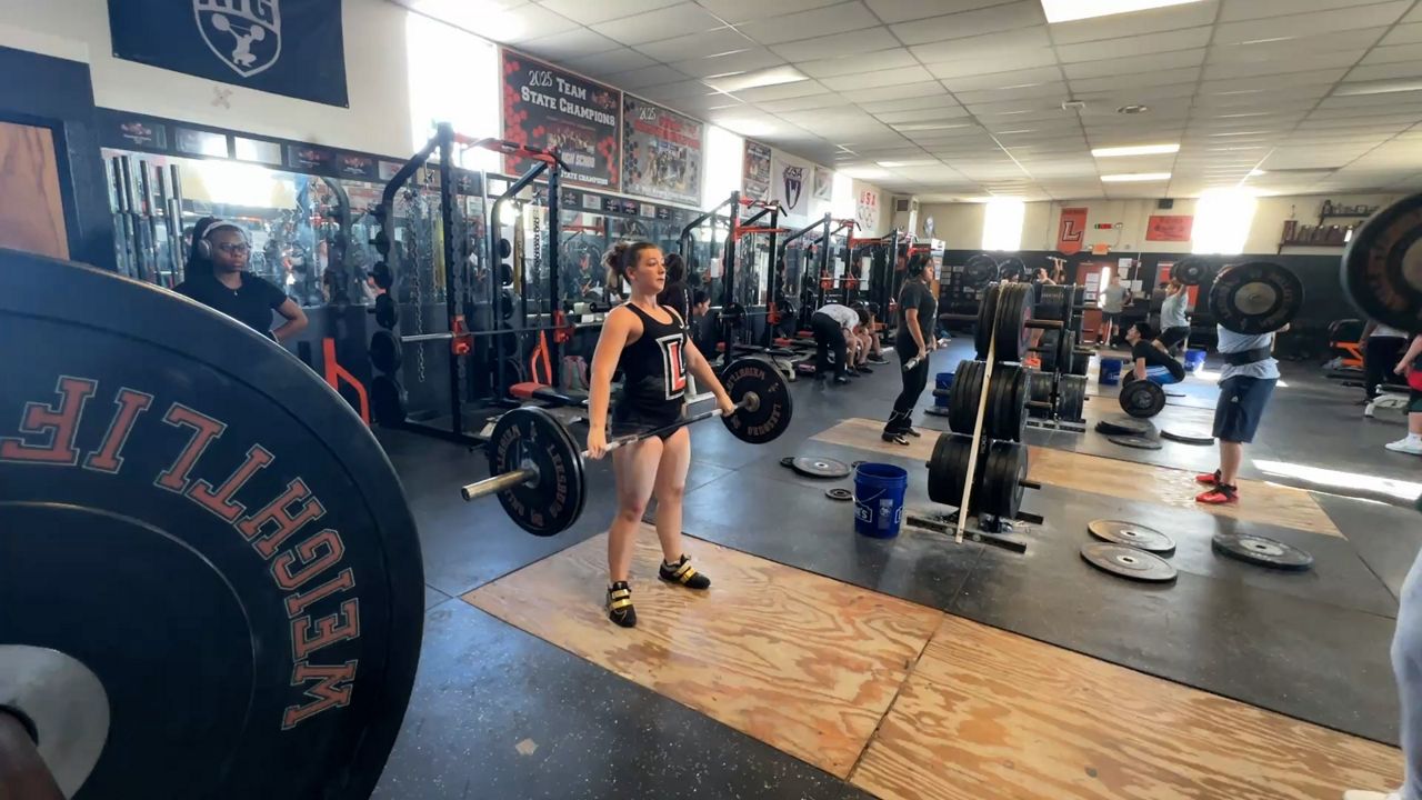 Senior weightlifter trying to leave her mark at Leesburg