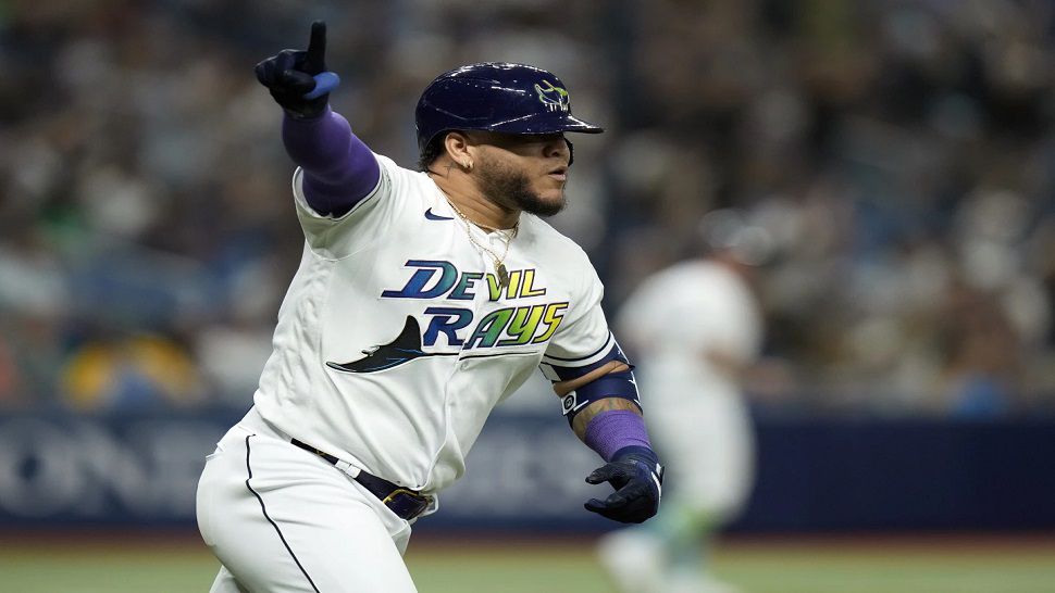 Rays rally to beat the Mariners 7-4
