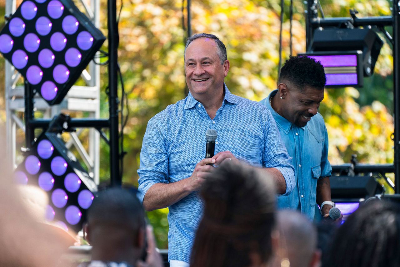 Kamala Harris says hip-hop is 'the ultimate American art form' as she ...