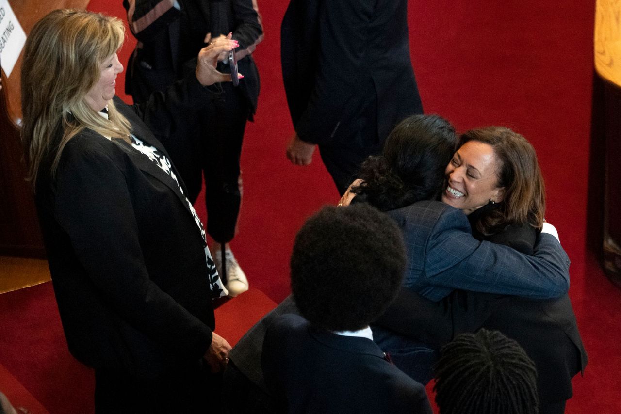 Kamala Harris to meet with expelled Tennessee lawmakers