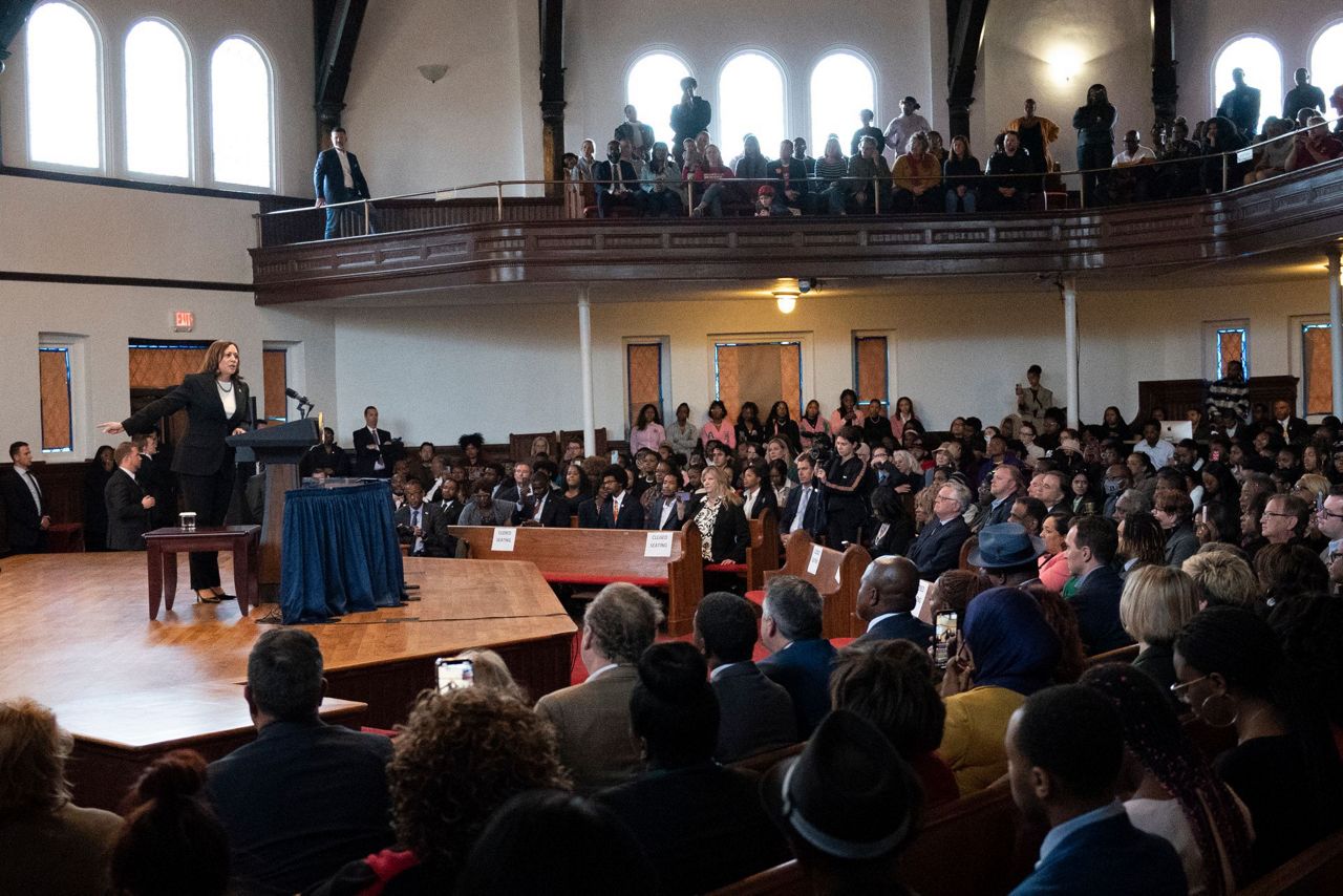 Kamala Harris to meet with expelled Tennessee lawmakers